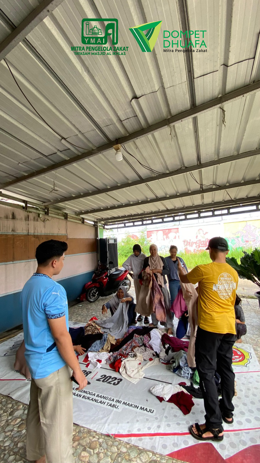 Berbagi Baju Layak Pakai x Tuku x Menjadi jadi - YMAI Peduli